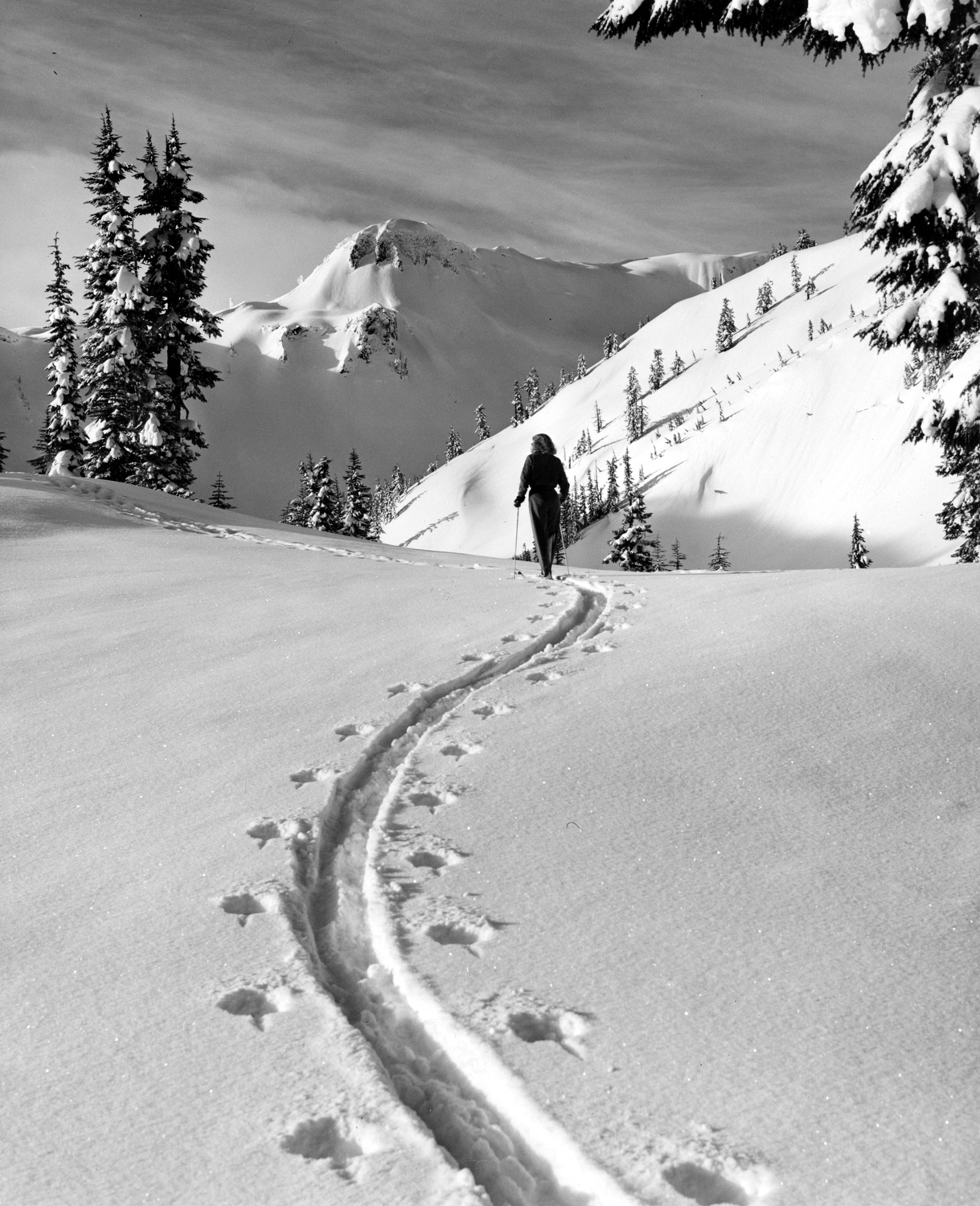 Alma Hansen Ski Touring in 1940 - Alf Engen Museum Foundation