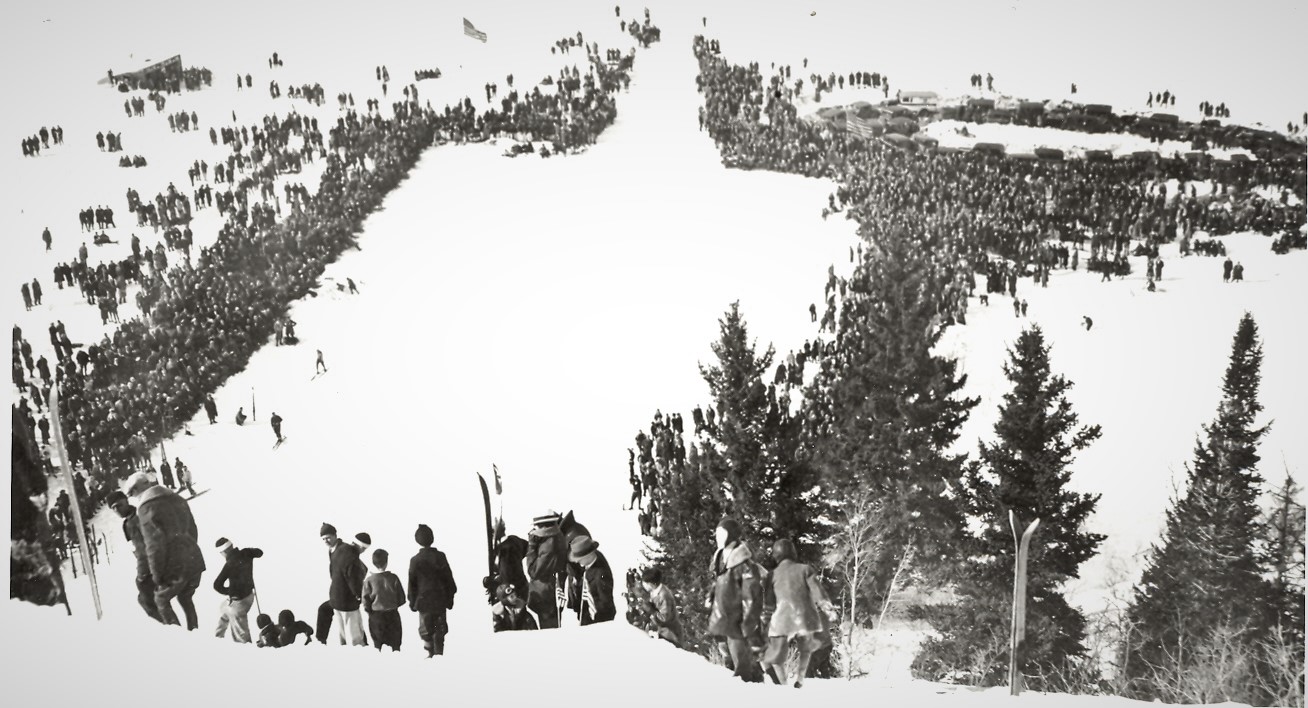 Crowd at base of Ecker Hill - Circa early 30s - Alf Engen Museum Foundation